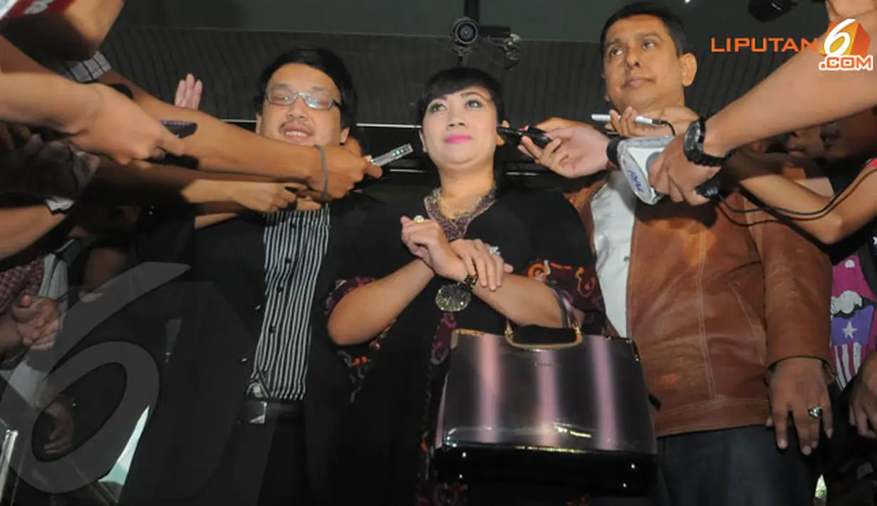 Pengakuan Penyanyi Dangdut yang Dapat Transferan Akil Mochtar - Foto ...