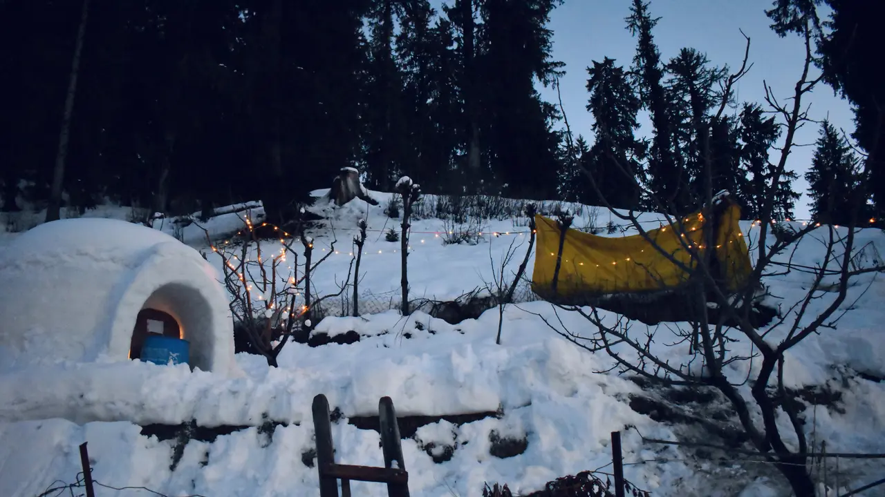 Pengalaman Turis Menginap di Iglo, Jari Kaki Sampai Mati Rasa ...
