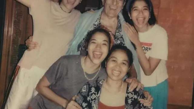 Jarang Tersorot, Ini 7 Potret Kompak Sitha dan Selly Adik Putri Marino ...