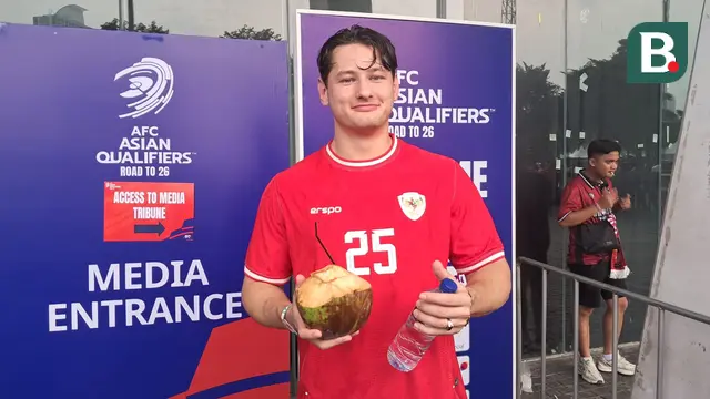 Chill! Sambil Minum Es Kelapa, Abang Justin Hubner Nongol di SUGBK ...