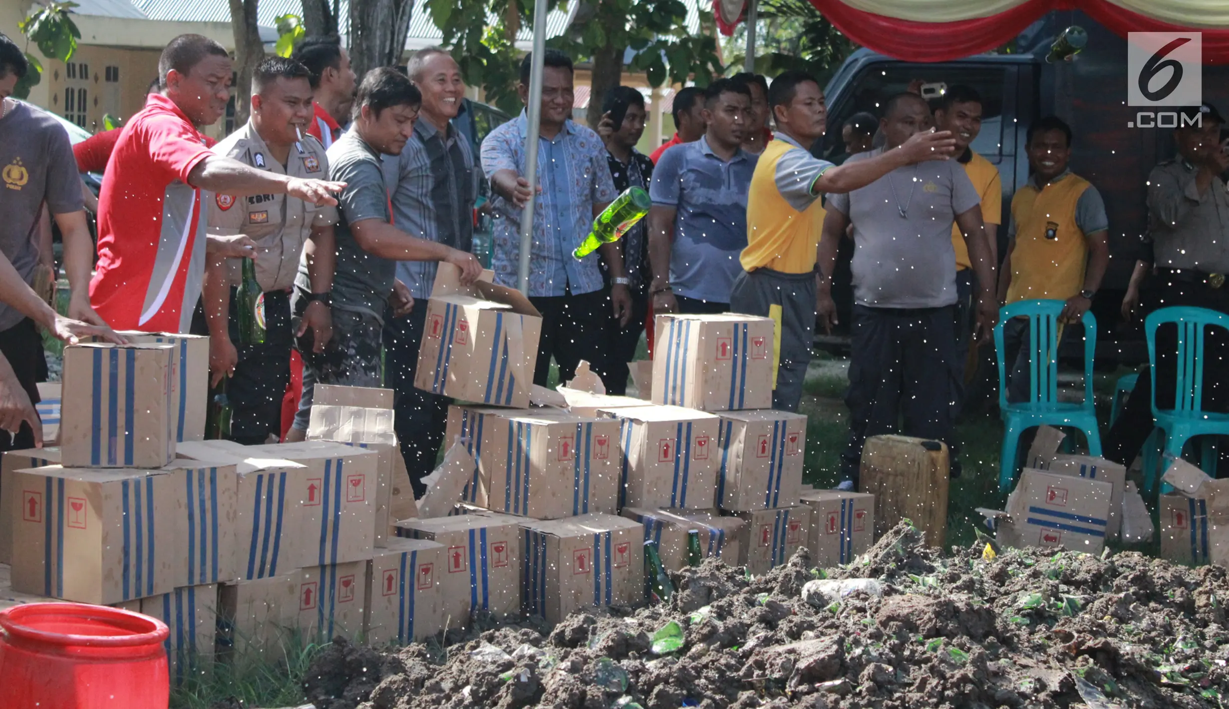 FOTO: Polres Gorontalo Musnahkan Puluhan Ribu Liter Miras - Foto ...