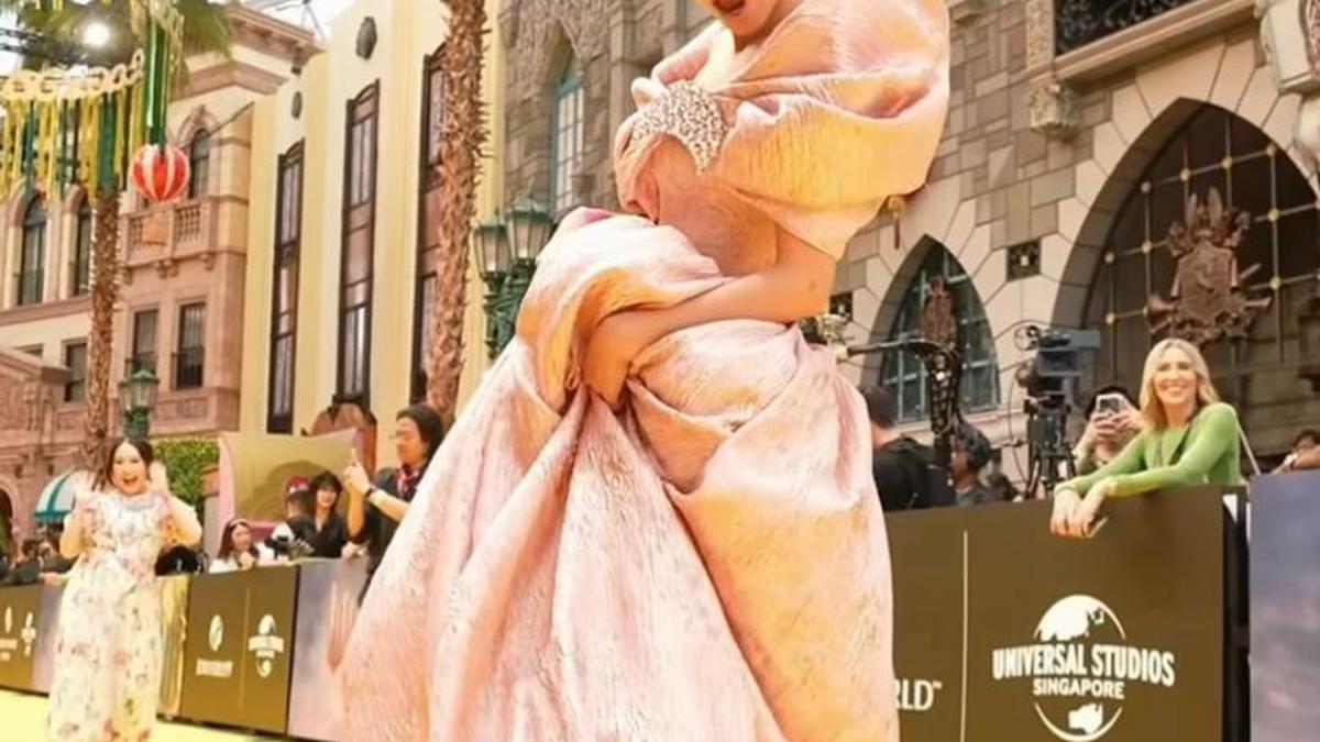 Potret Patricia Gouw Tampil Bak Glinda di Premiere “Wicked: For Good ...