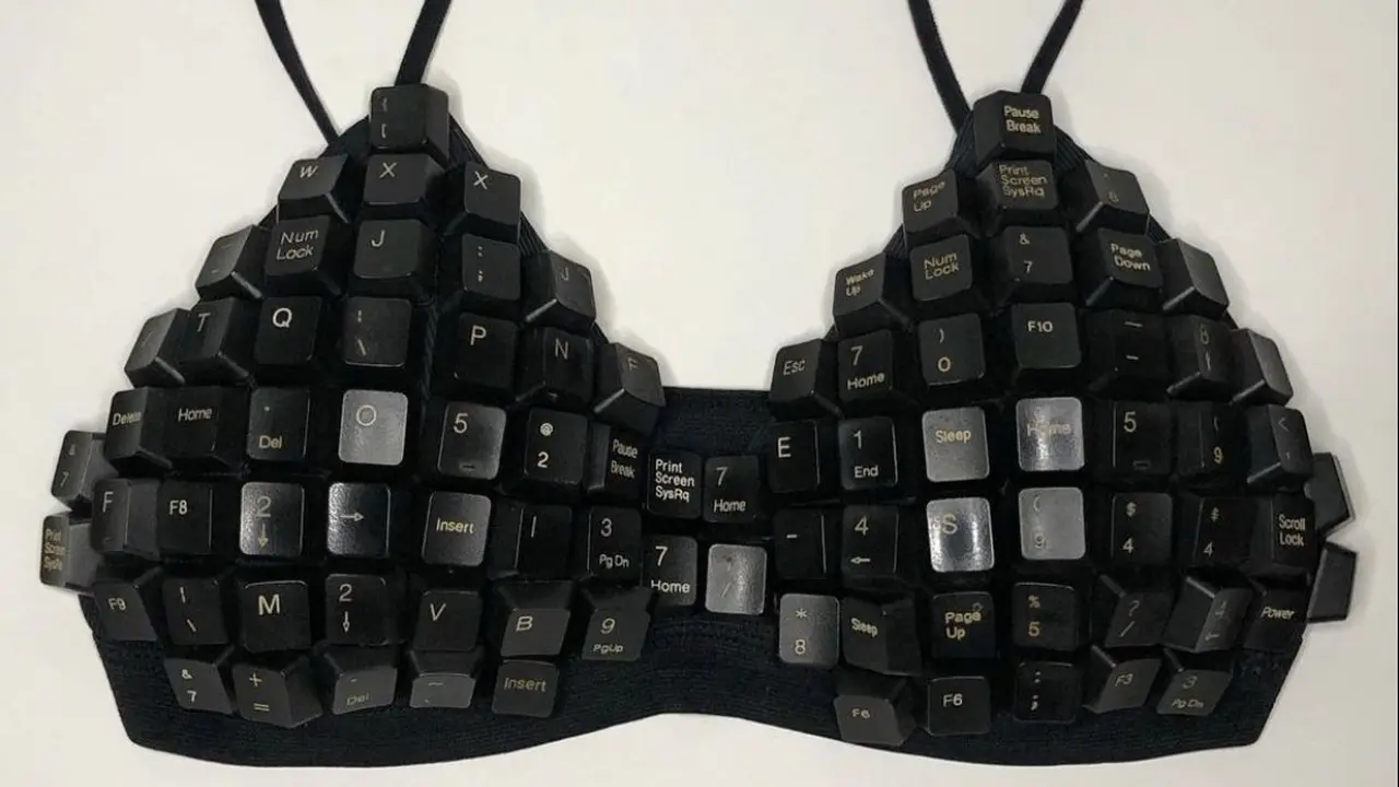 Seniman Indonesia Bikin Bra dari Keyboard Bekas, Dibeli Orang Amerika ...