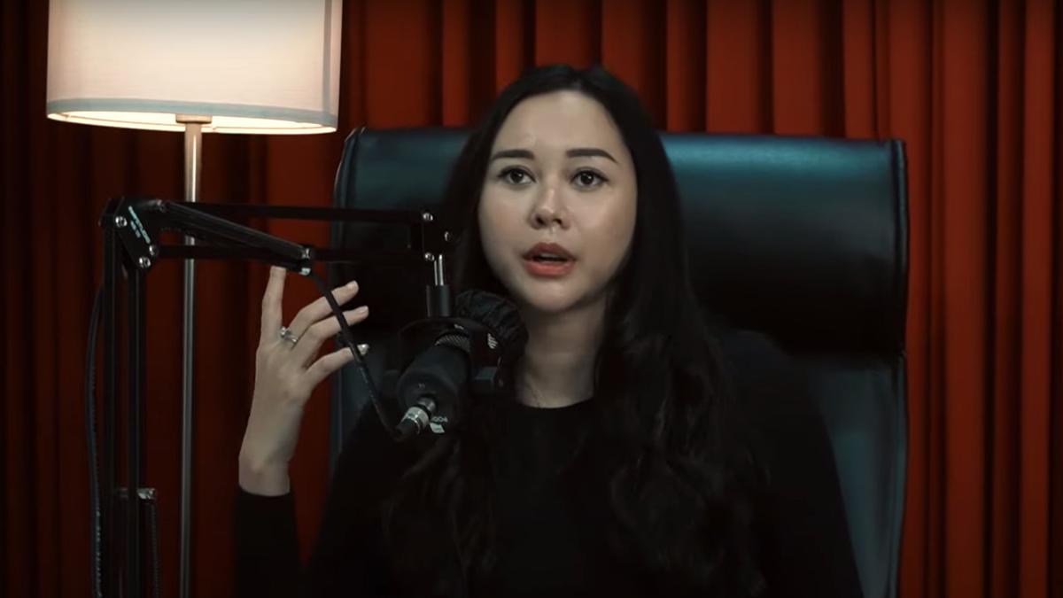 Alasan Aura Kasih Gugat Cerai Suami - Entertainment Fimela.com