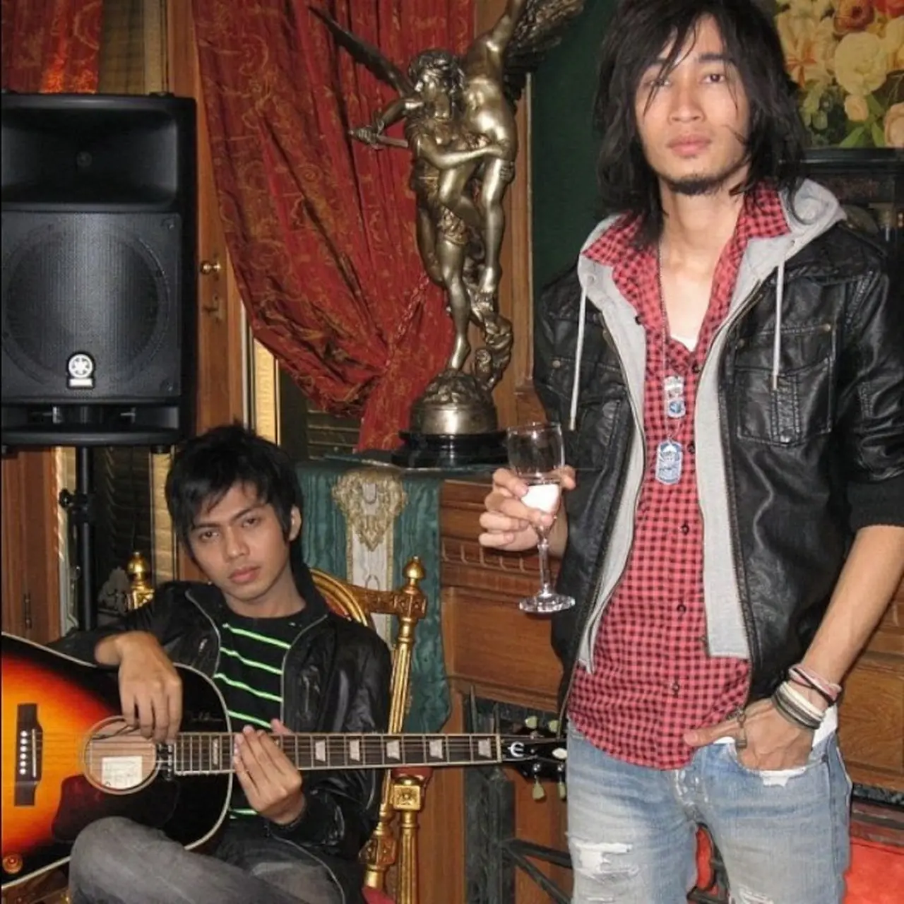 6 Potret Jadul Suami Syahnaz Sadiqah, Jeje Govinda - Entertainment ...