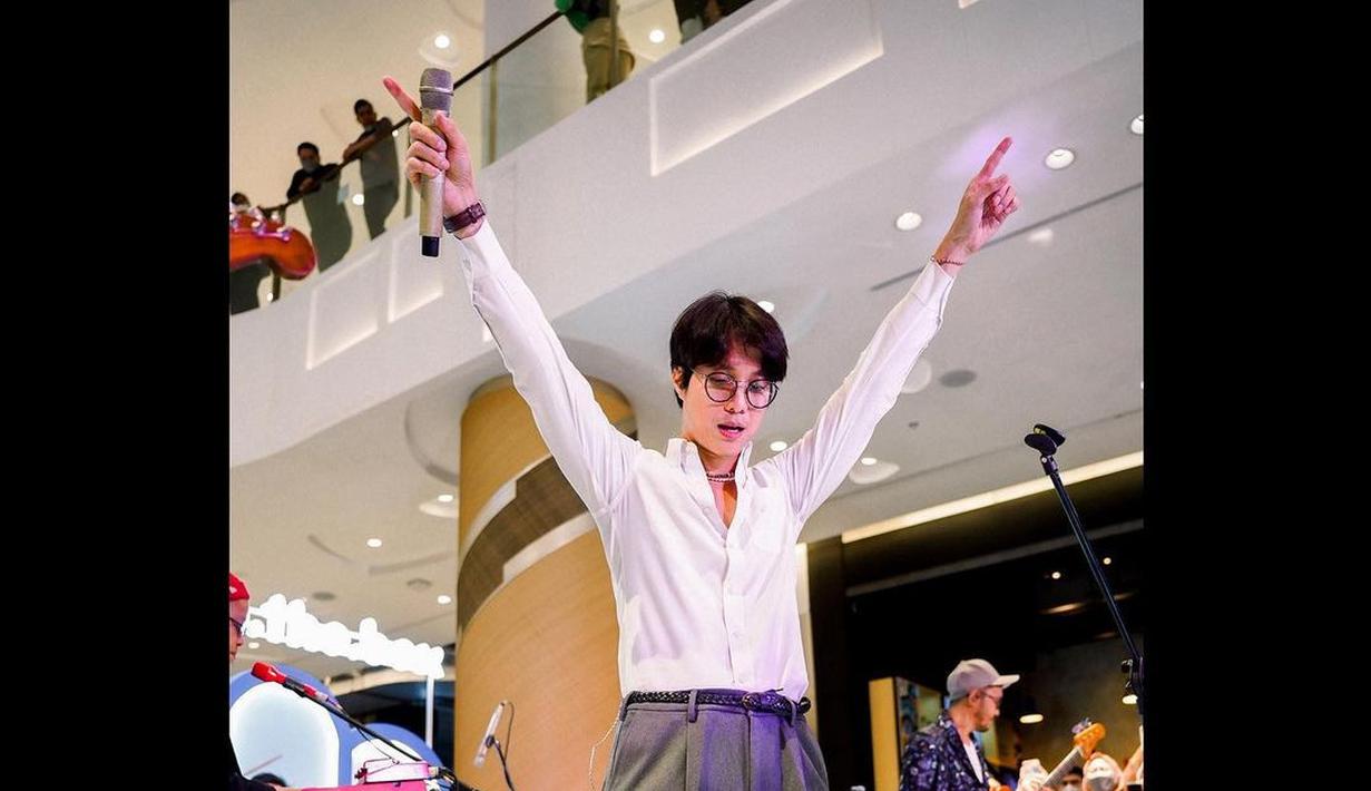 6 Pesona Dikta Manggung dengan Outfit Kasual, Netizen Komen Gantengnya ...