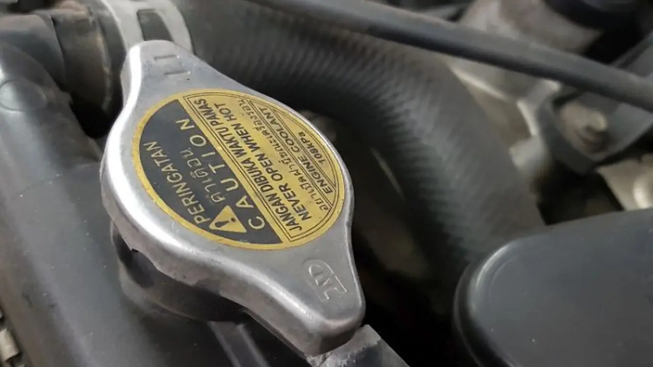 Hati-Hati, Ini Pertanda Radiator Mobil Bocor - Otomotif Liputan6.com
