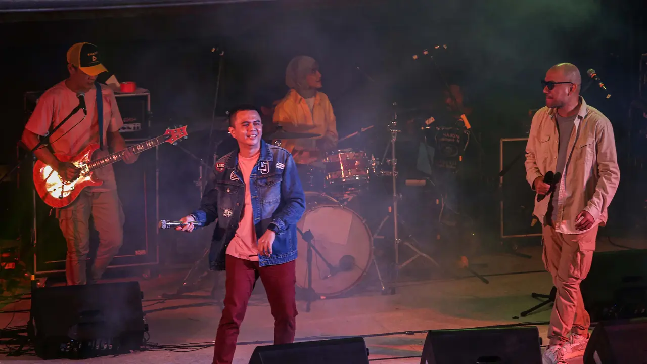 Base Jam Bikin Karaoke Massal di All You Can Hear Gigs, Petjaahh ...