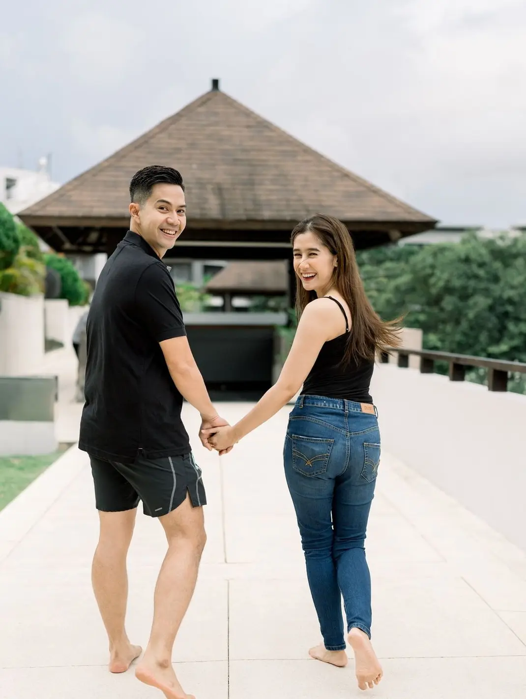 Momen Liburan Ardina Rasti dan Arie Andika Bareng Anak di Bali, Foto Berdua Romantis - Foto ...