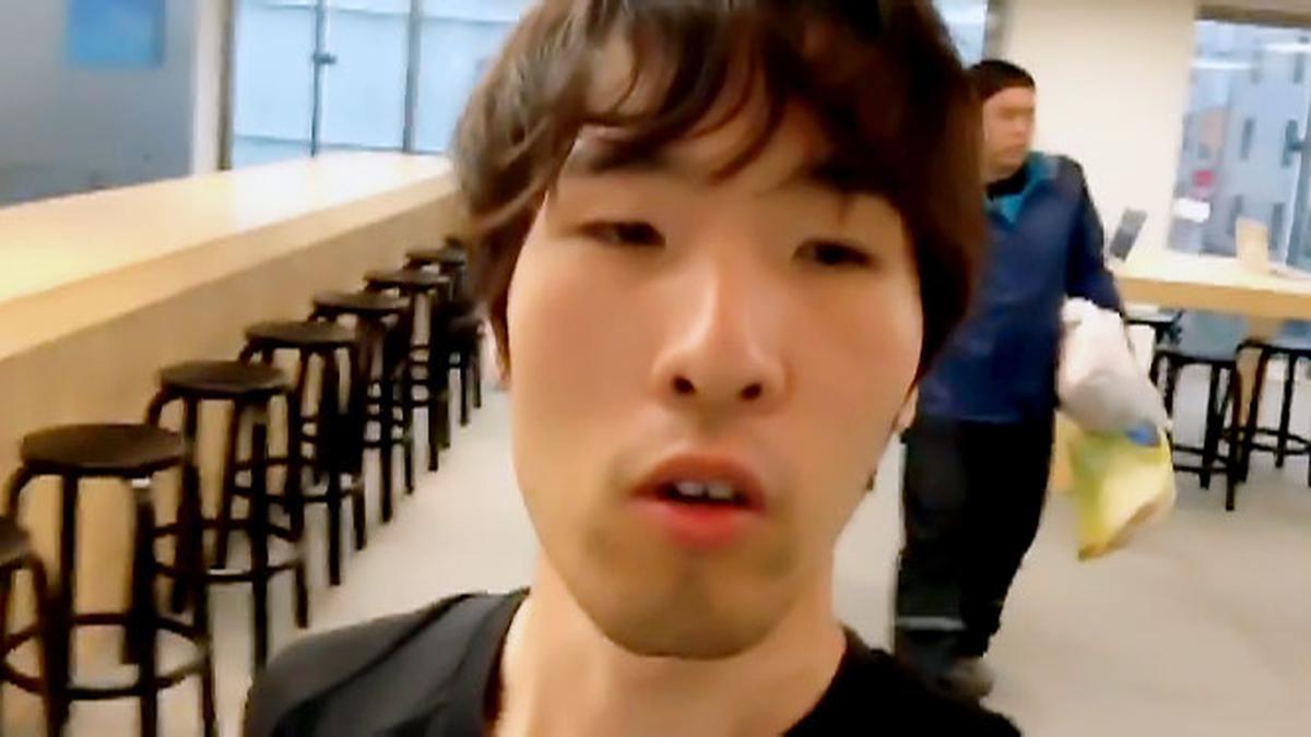 [VIDEO] Fanboy Apple Rela Terjang Badai Demi iPhone Baru - Tekno ...