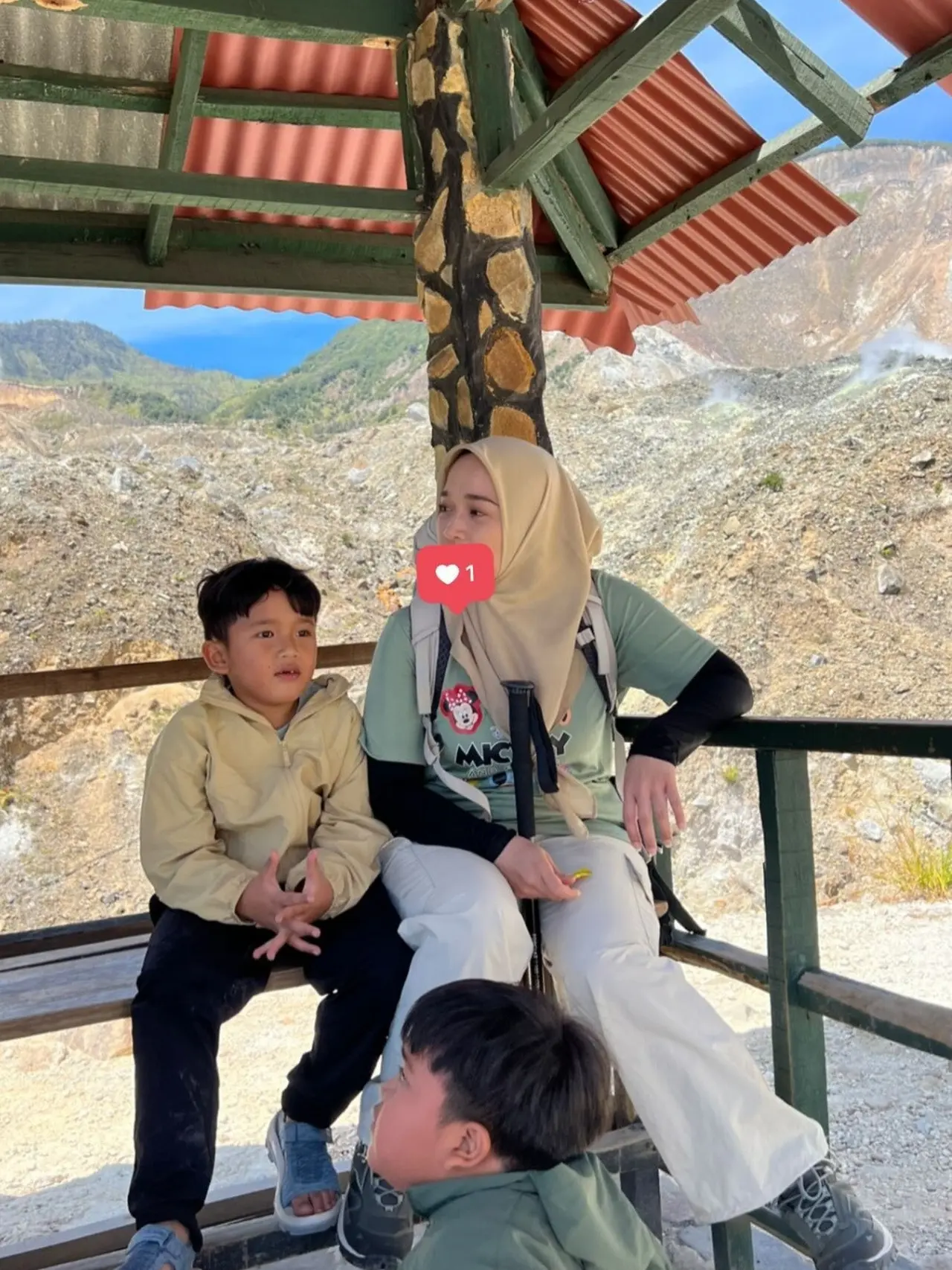 8 Potret Ririe Fairus Ajak Dua Anaknya Naik Gunung, Nikmati Keindahan ...