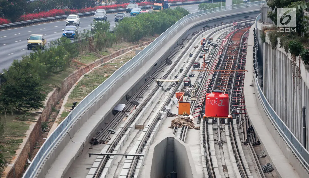 FOTO: Sudah Dipasangi Rel, Begini Penampakan Jalur LRT Rute Cibubur ...