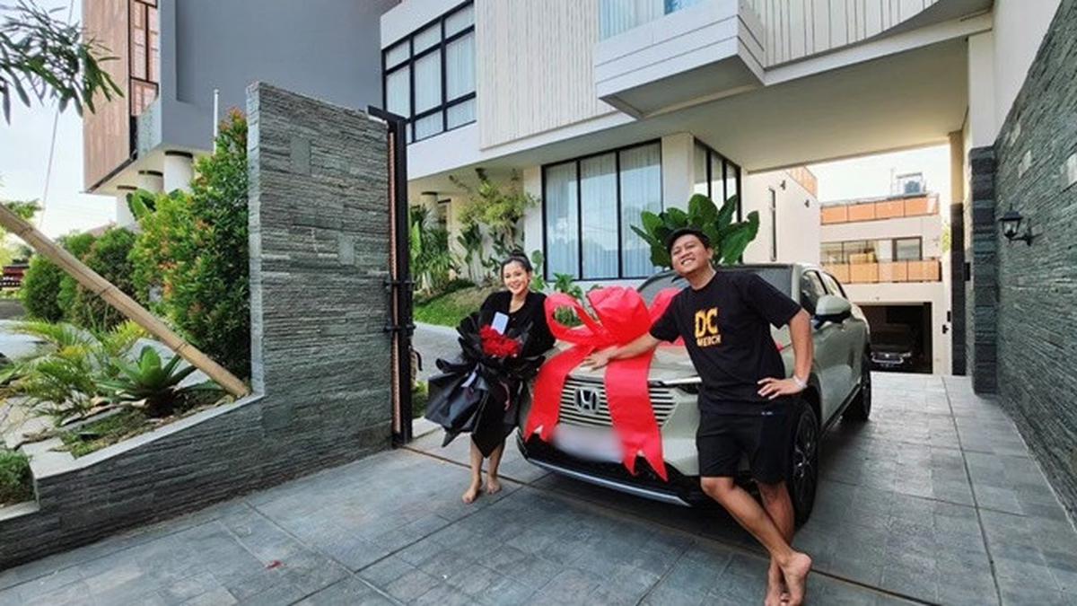 8 Momen Kejutan Ulang Tahun Bella Bonita, Dapat Mobil dari Denny Caknan