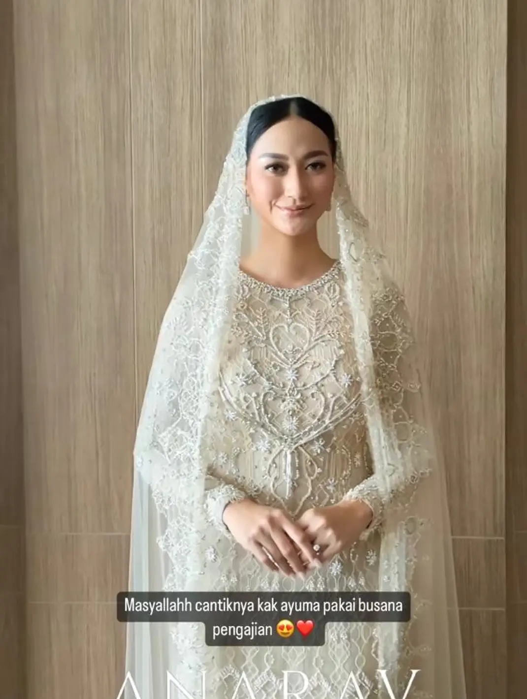 8 Potret Putri Indonesia 2020 Ayu Maulida Berkebaya di Momen Siraman ...