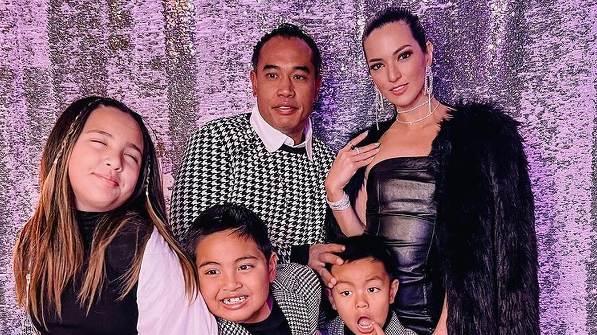 7 Potret Glamor Nia Ramadhani dan Keluarga Bakrie Sambut Tahun Baru ...