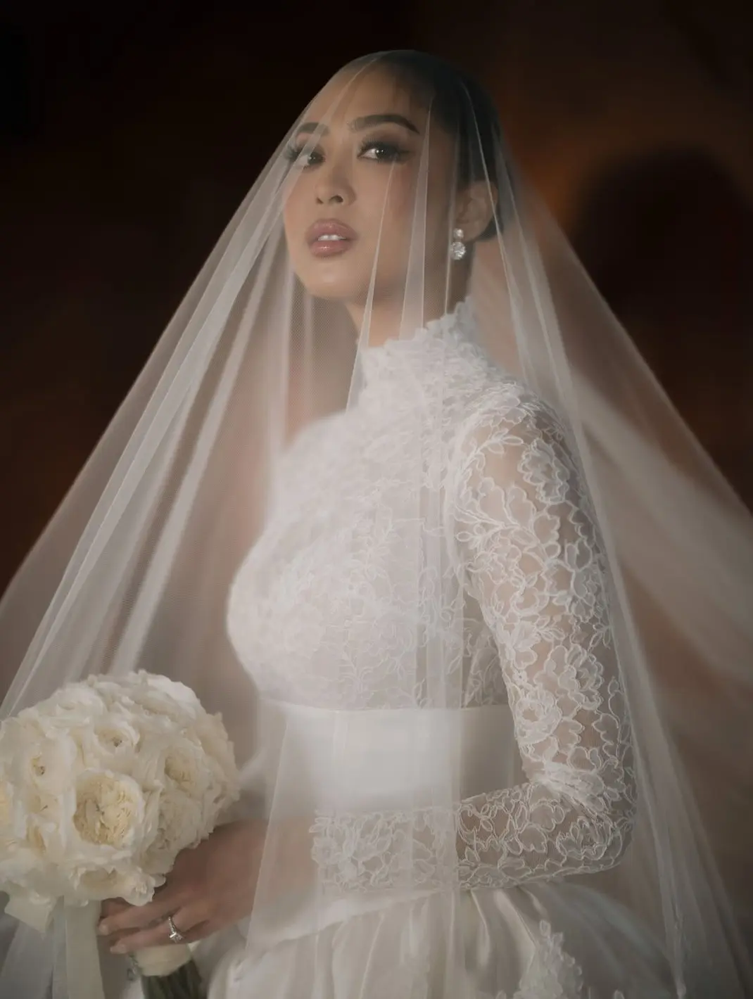 Pesona Anggun Maria Rahajeng, Tampil Klasik dengan Gaun Lace di Hari ...