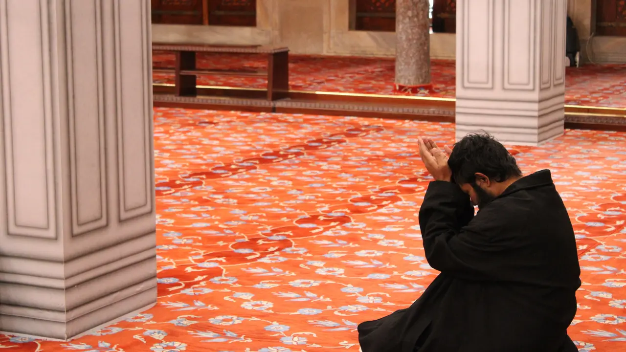 Kumpulan Doa Memperoleh Rahmat Allah, Lengkap dengan Lafaz Arab, Latin ...