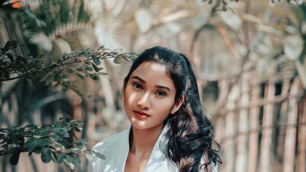 7 Gaya Kasual Claresta Taufan, Atlet Karate yang Kini Sukses Berkarir ...