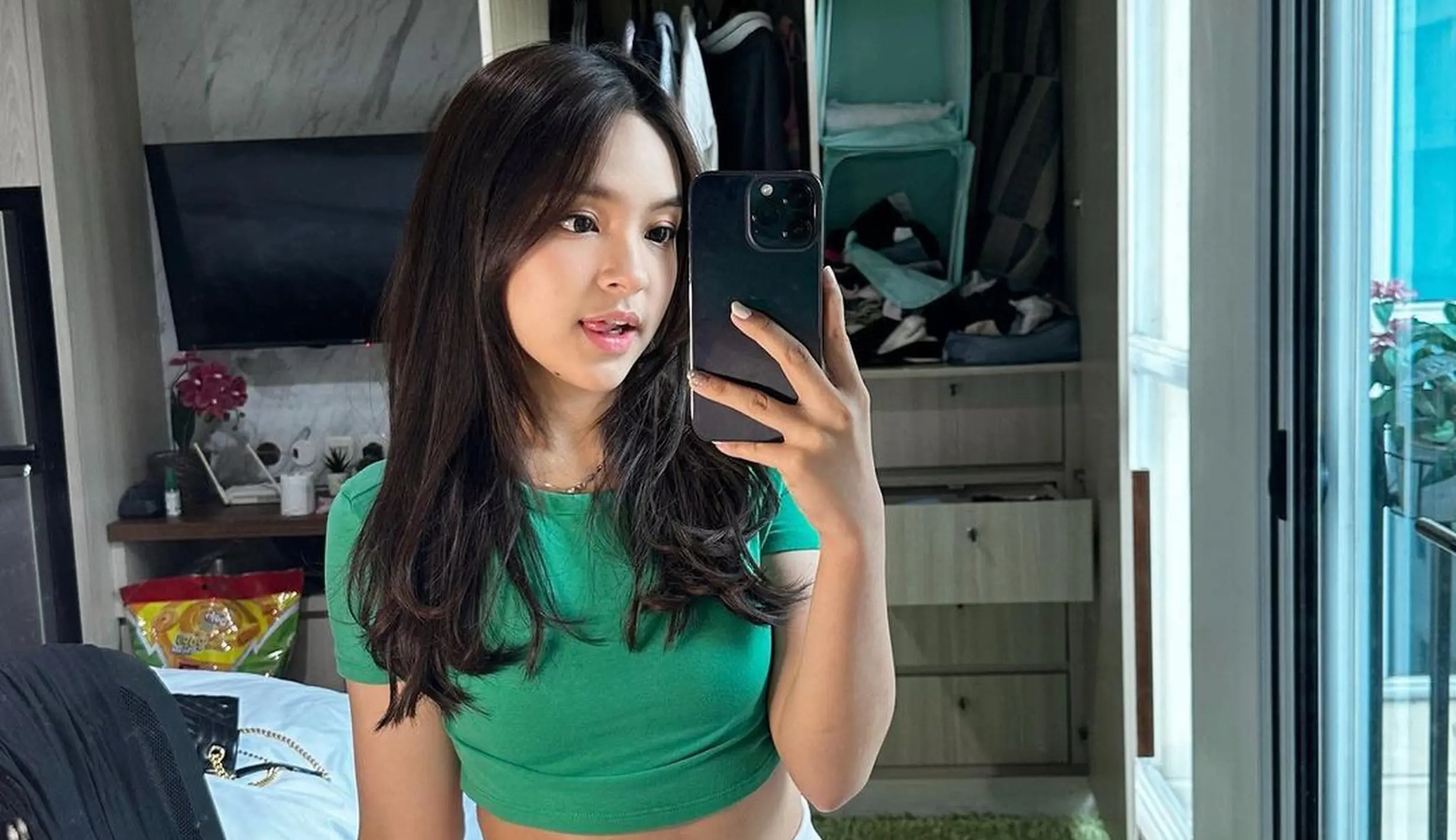 Punya Wajah Imut, Intip Gaya Stunning Eca Aura Kenakan Outfit Seksi - Photo Fimela.com