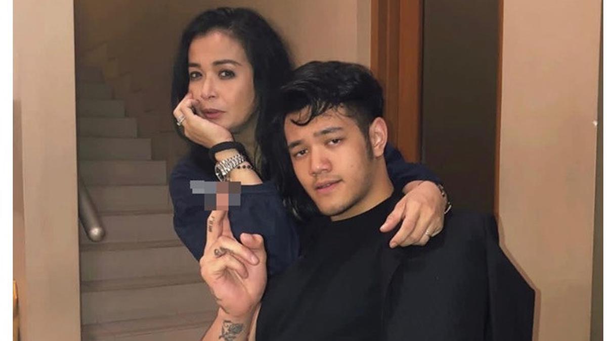 6 Potret Jethro Armand, Anak Tiri Ajun Perwira yang Jadi Pembalap Gokar - Hot Liputan6.com