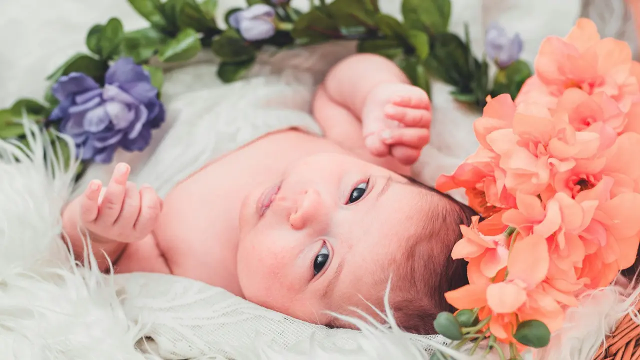 105 Nama Bayi Perempuan 2 Kata Modern dan Artinya - Ragam Bola.com