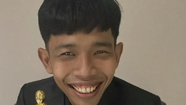 Profil Dede Sunandar, Komedian yang Tak Gengsi Jadi Pramusaji Restoran ...