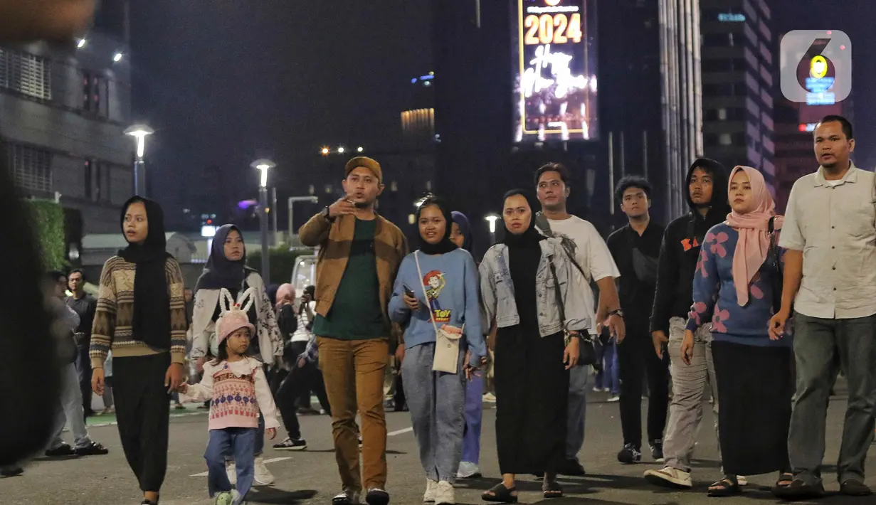 Malam Muda Mudi Jakarta, Warga Padati Kawasan Bundaran Hotel Indonesia ...