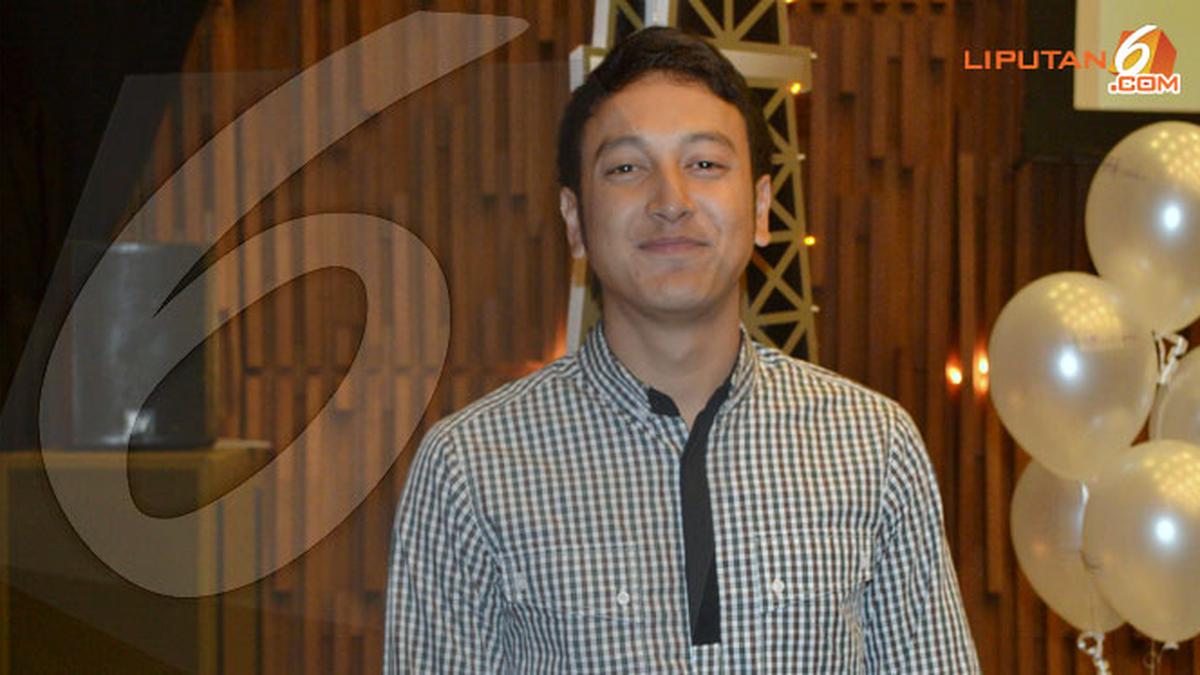Syuting Love in Paris, Dimas Anggara Ditemani Pacar