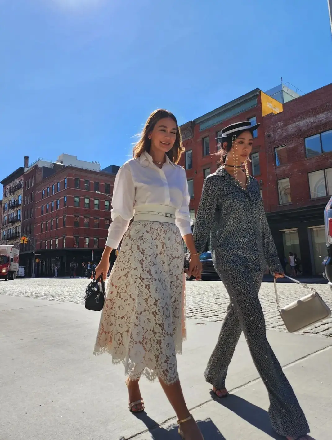 10 OOTD Rok Motif Bunga ala Seleb, dari Ayana Moon hingga Anya ...