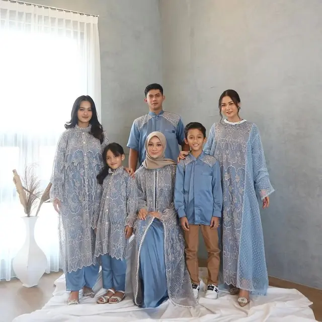 15 Rekomendasi Baju Pasangan untuk Lebaran Tahun 2024: Bikin Penampilan ...