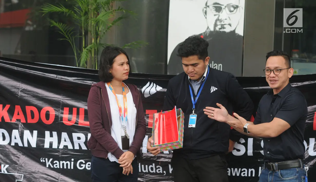 FOTO: Hari Anti Korupsi Sedunia, BEM UGM Desak Penuntasan Kasus Novel Baswedan - Foto Liputan6.com