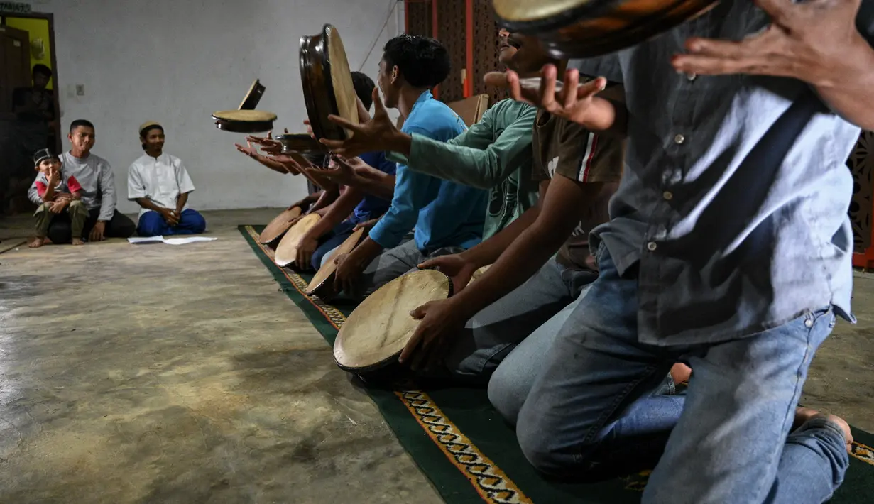 FOTO: Melihat Pemuda Aceh Latihan Tari Rapa'i Geleng - Foto Liputan6.com