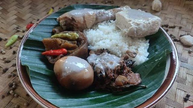 10 Rekomendasi Makan Malam di Solo, Ada Gudeg Bu Kasno hingga ...