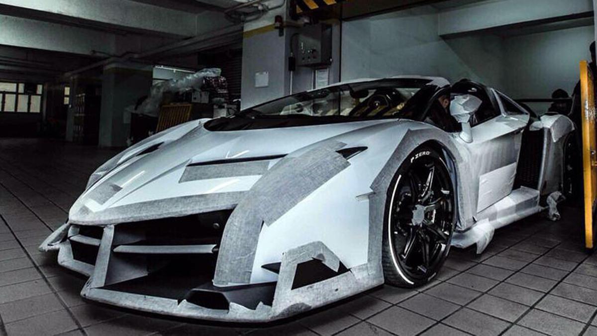 White Lambo Veneno Roadster Pertama Mendarat di Hong Kong! - Berita ...