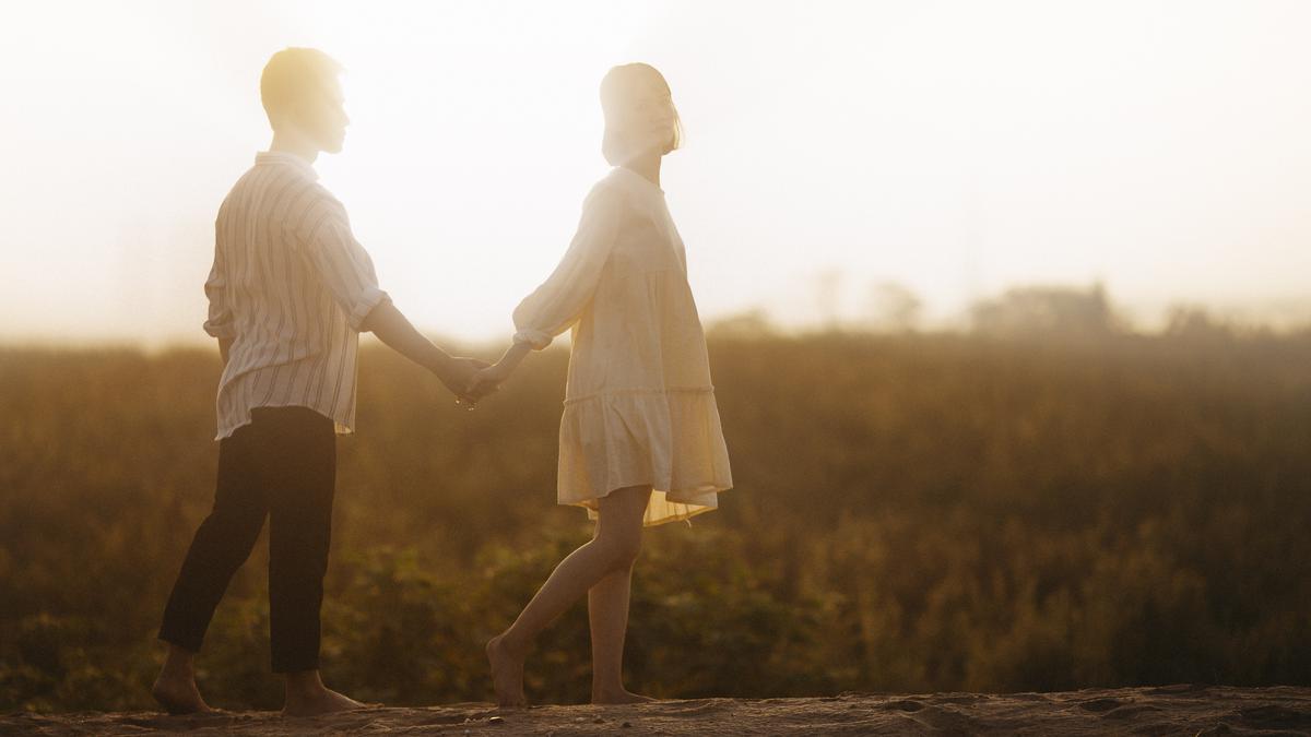 Kenali 5 Jenis Cinta dalam Hubungan Romantis, Mana yang Kamu Rasakan ...