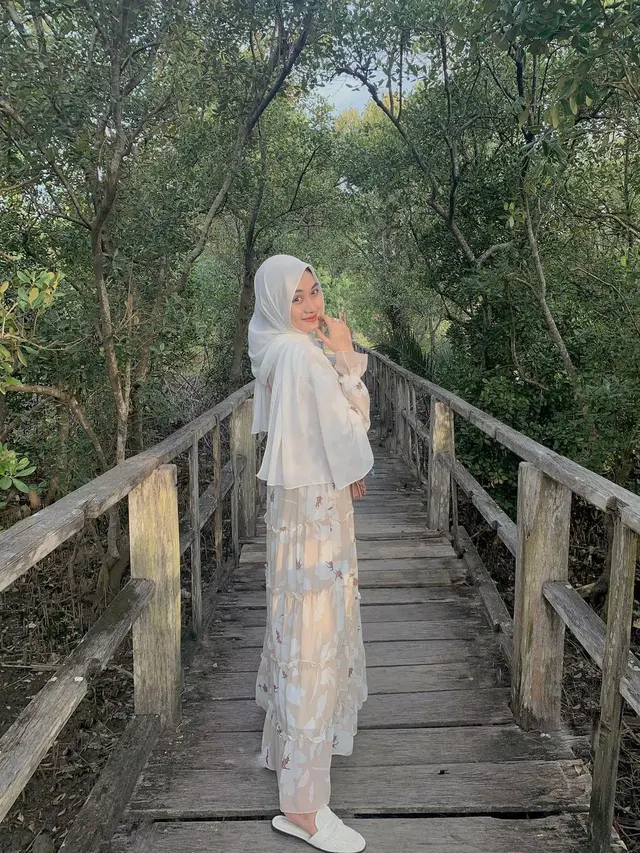 6 Potret Nafha Firah Tunangan Mamat Alkatiri, Berawal dari Fans Melaju ...