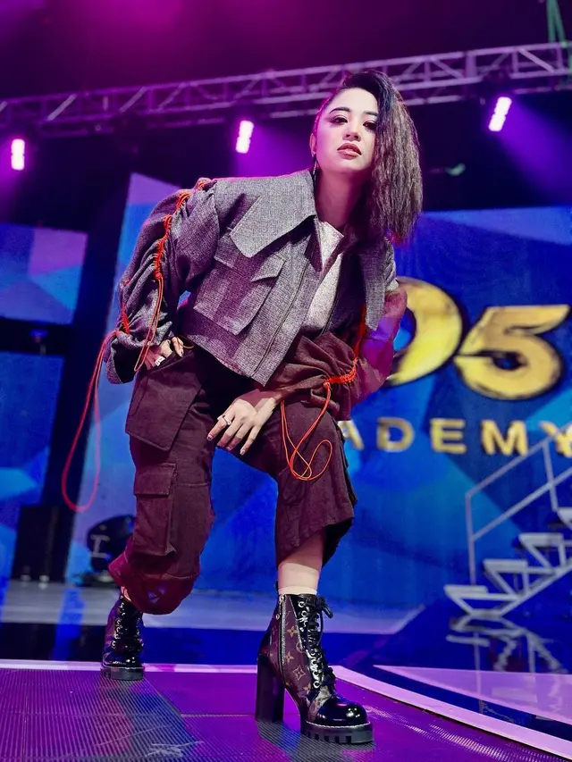 Dewi Perssik Ngamuk Dicibir Fans Leslar Garis Keras, Tak Rela Namanya ...