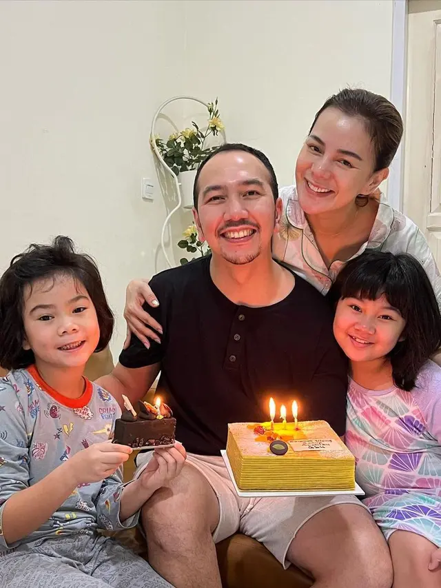 6 Potret Hangatnya Kebersamaan Astrid Tiar dan Keluarga Tercinta - Lifestyle Liputan6.com