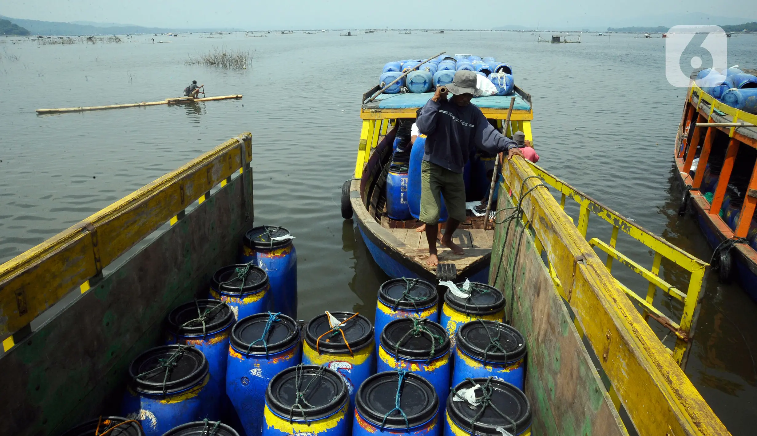 Petani Ikan Waduk Cirata Menjerit karena Kenaikan Harga Pangan - Foto ...