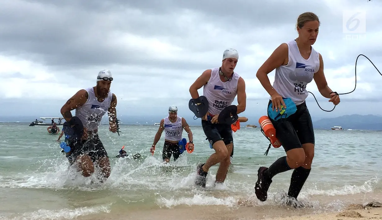 FOTO: Aksi Pelari dari Enam Negara Pada The Bali Hope Swimrun - Foto ...