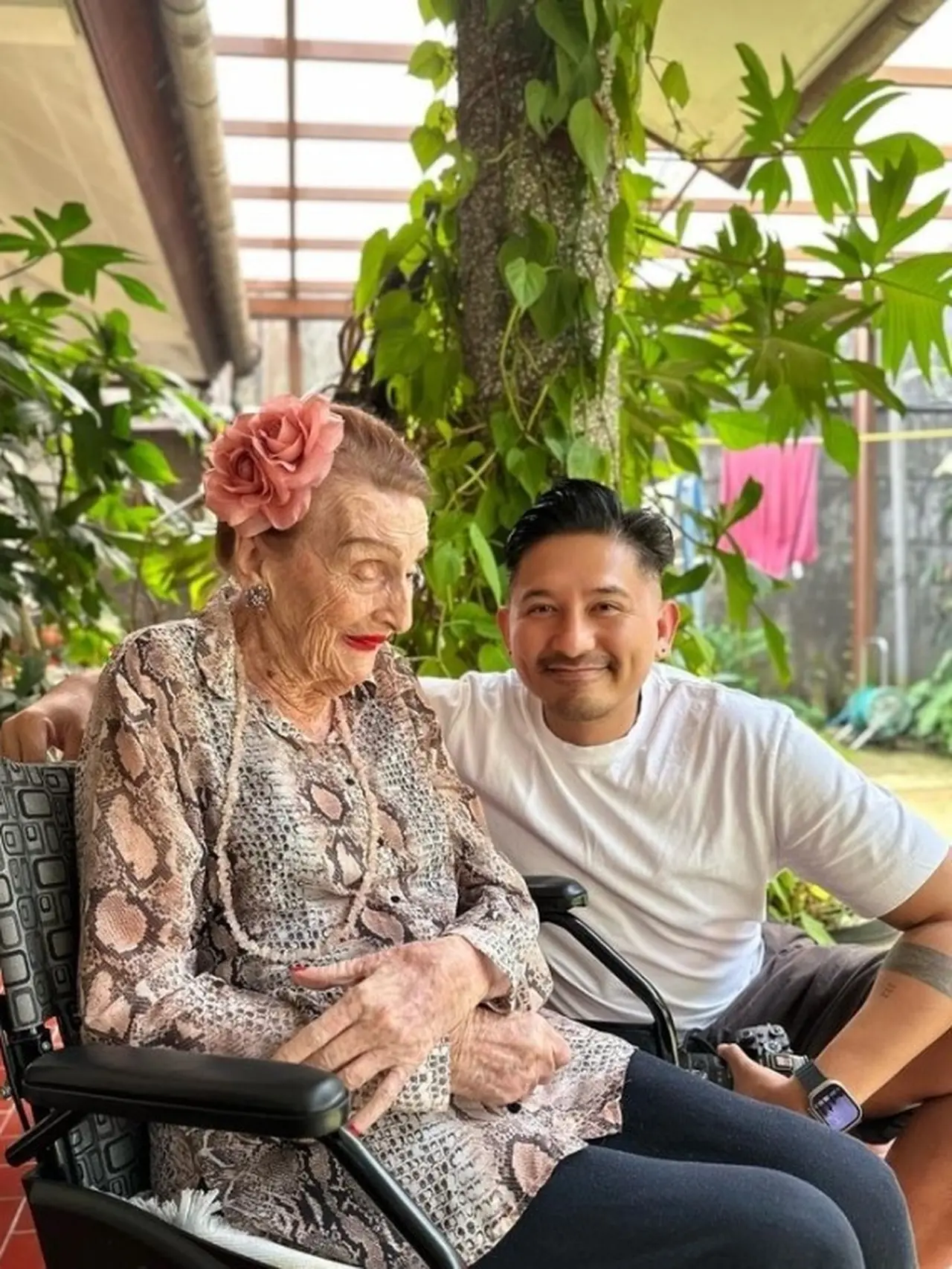 9 Potret Nenek Sharena Gunawan Berusia Hampir 1 Abad Bikin Salfok ...