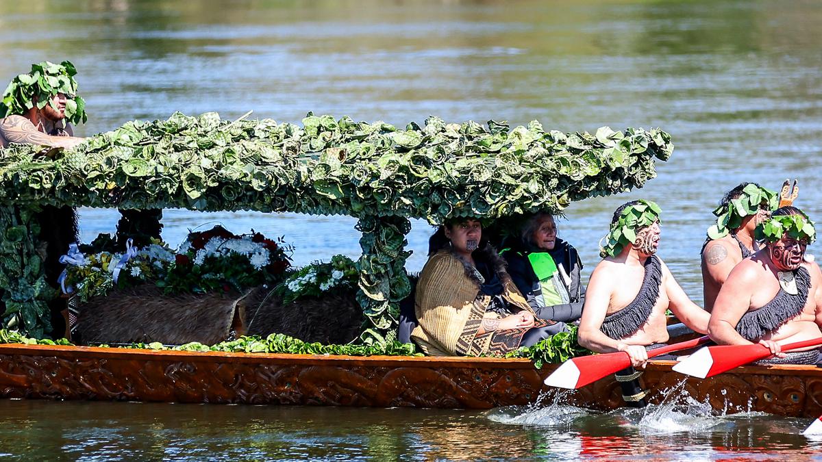 Raja Maori Selandia Baru Dimakamkan, Kepala Suku Lantik Ratu Baru ...