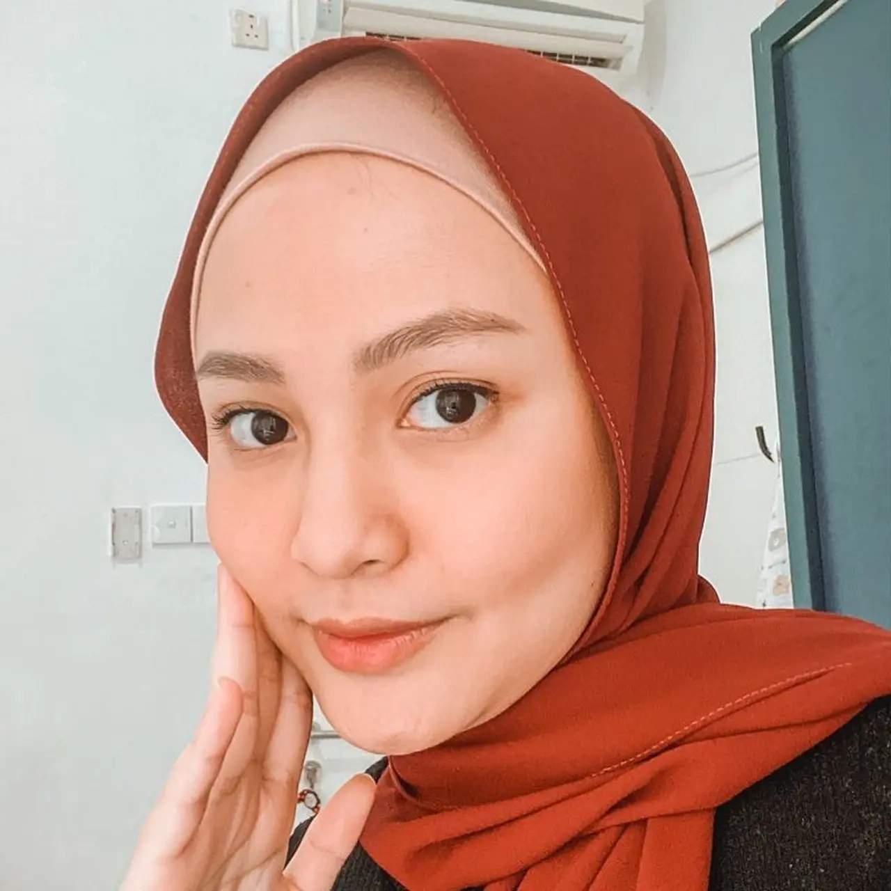 5 Gaya Cantik Istri Para Komika Tanah Air, Bukti Cowok Humoris Magnet ...