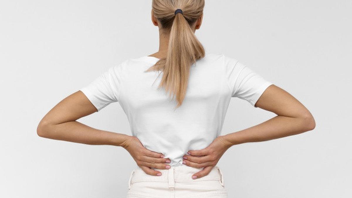 7 Cara Mengatasi Sakit Punggung secara Alami yang Mudah Dilakukan - Health Fimela.com