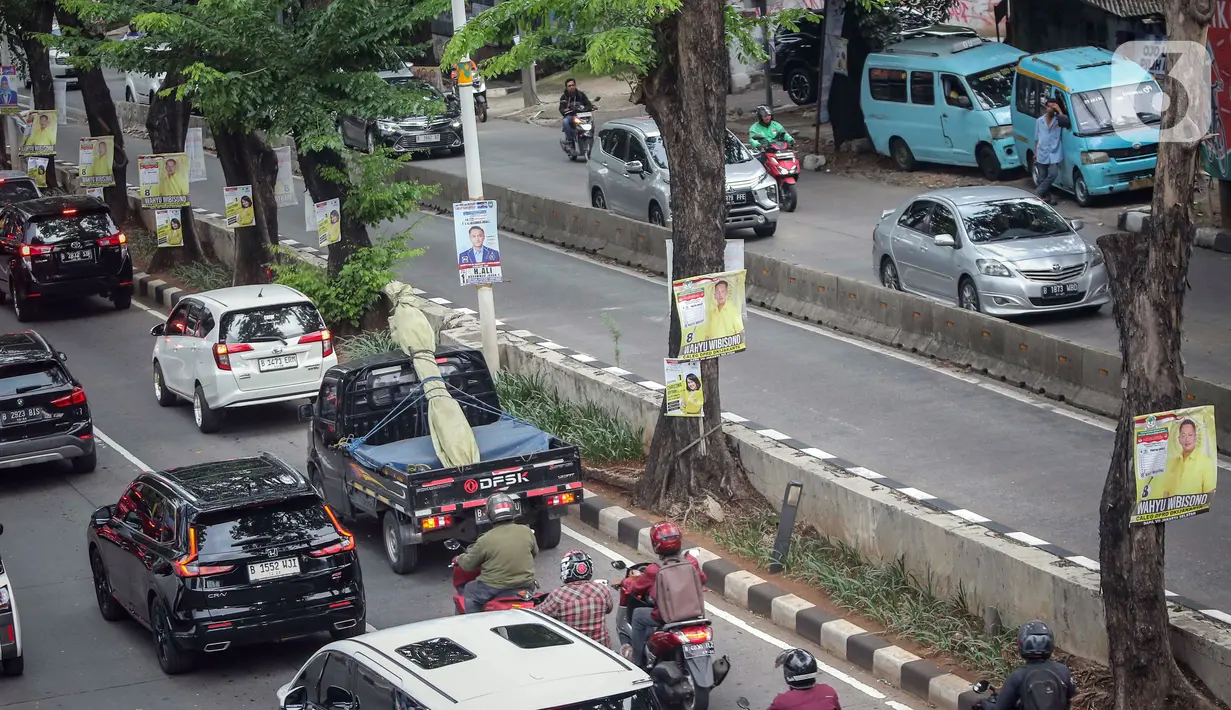 Pemasangan APK di Pohon Berpotensi Merusak Lingkungan - Foto Liputan6.com