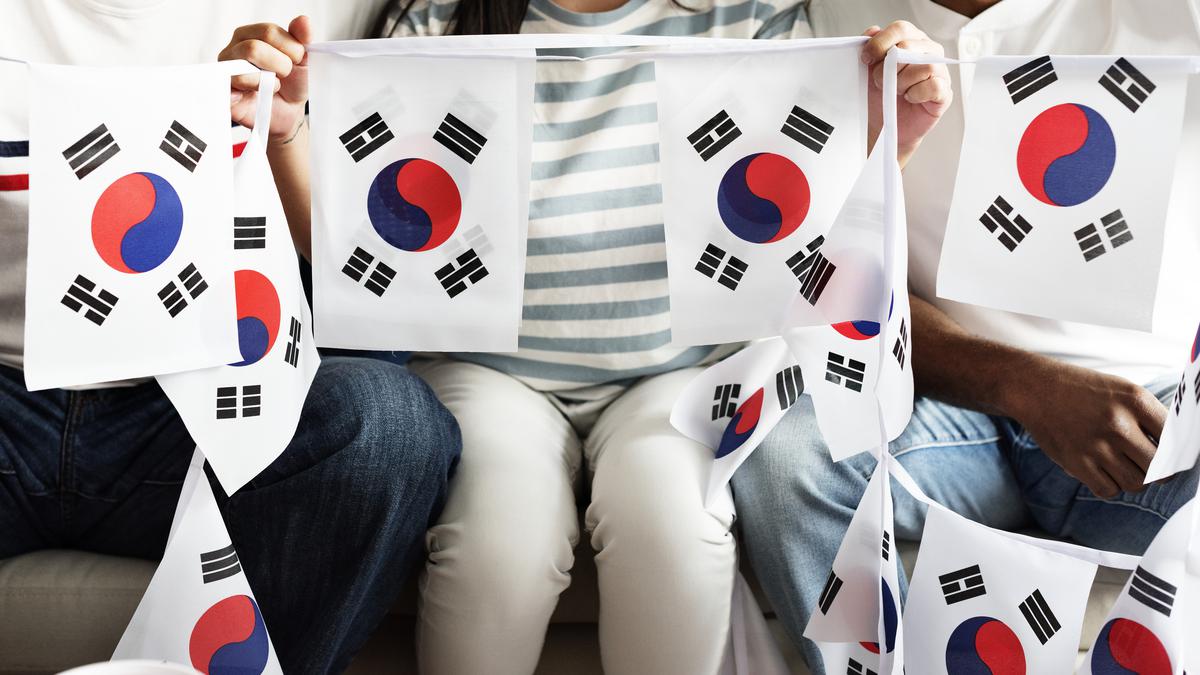 15 Contoh Ucapan Terima Kasih Bahasa Korea beserta Artinya