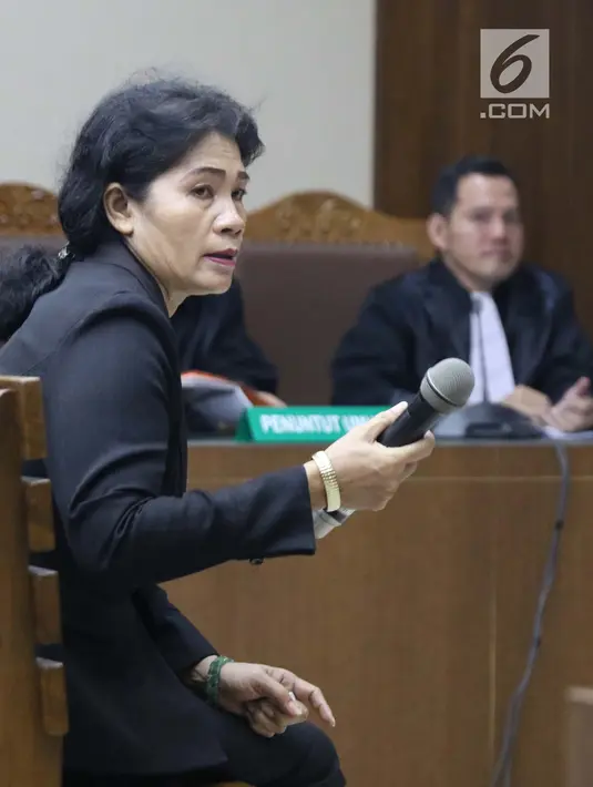 FOTO: Didakwa Terima Suap, Merry Purba Sampaikan Eksepsi - Foto Liputan6.com