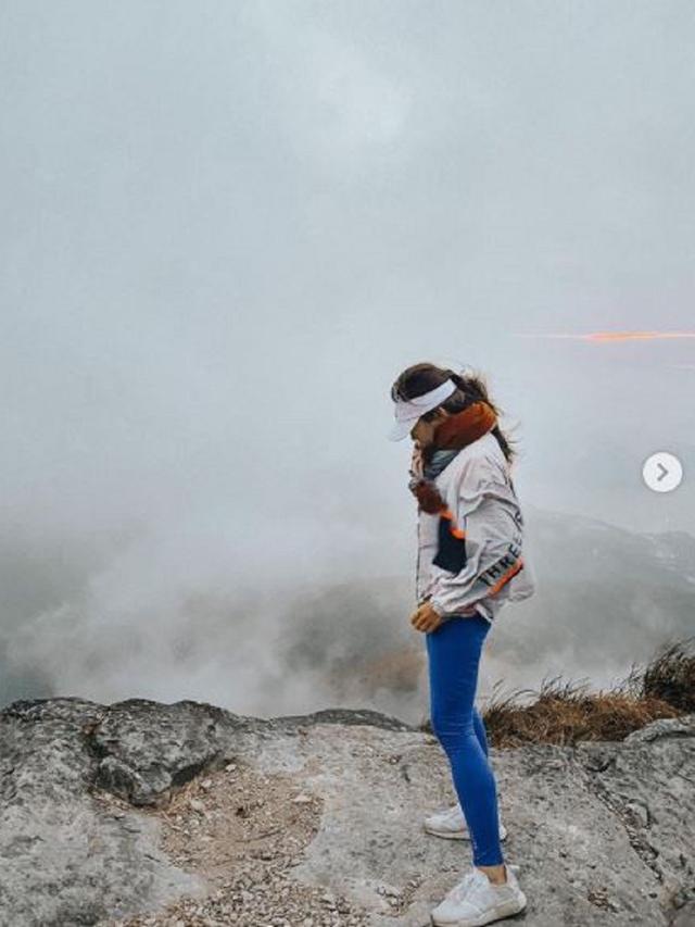 Influencer Tewas Setelah Terpeleset Saat Selfie di Tepi Air Terjun ...