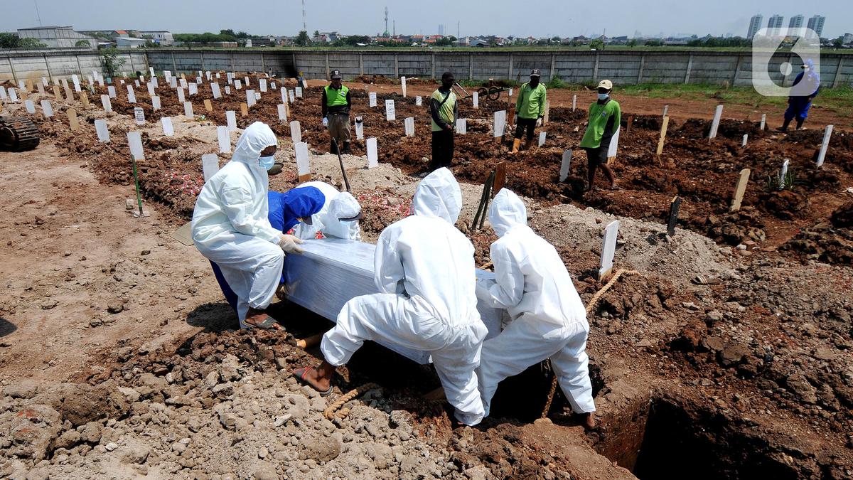 FOTO: Pemakaman Korban COVID-19 di TPU Rorotan Alami Penurunan - Foto ...