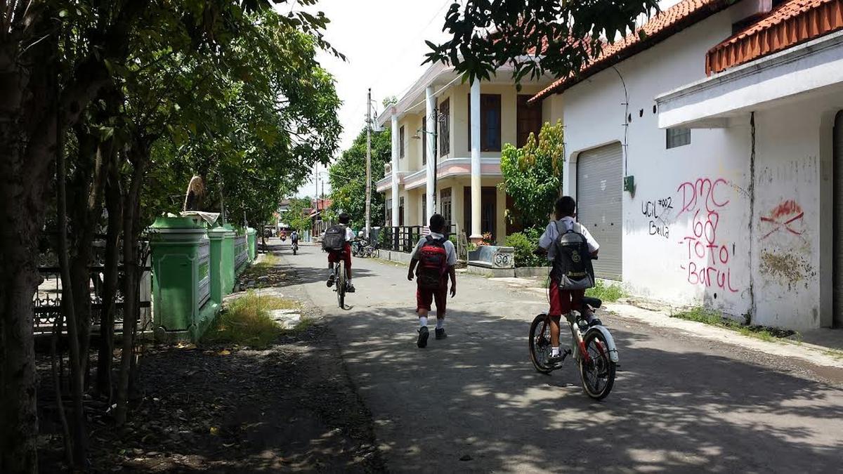 Rumah-Rumah Mewah di Kampung Juragan Warteg